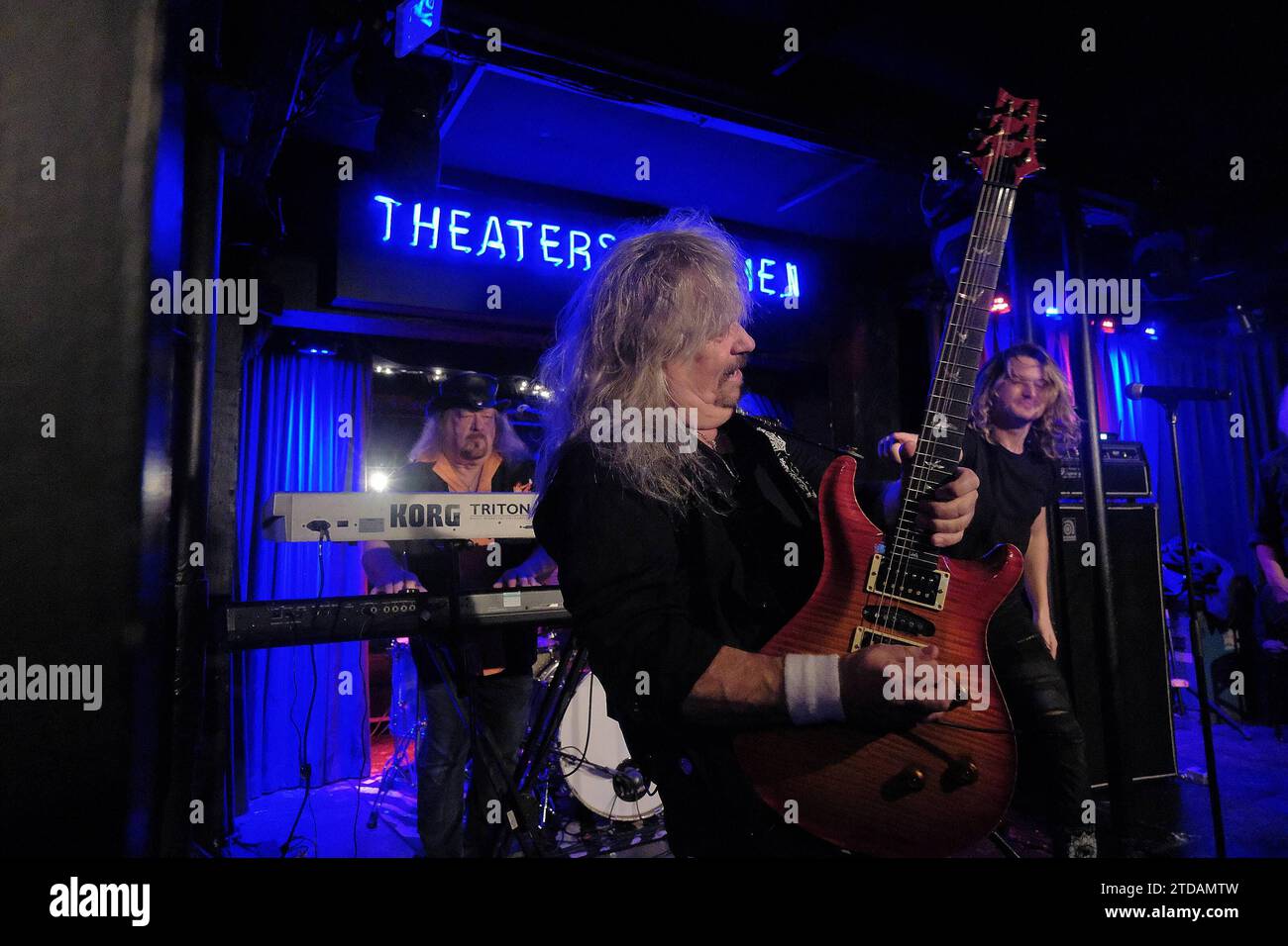 10.12.2023 xkhx Kassel, Theaterstübchen Konzert Molly Hatchet itarre ...