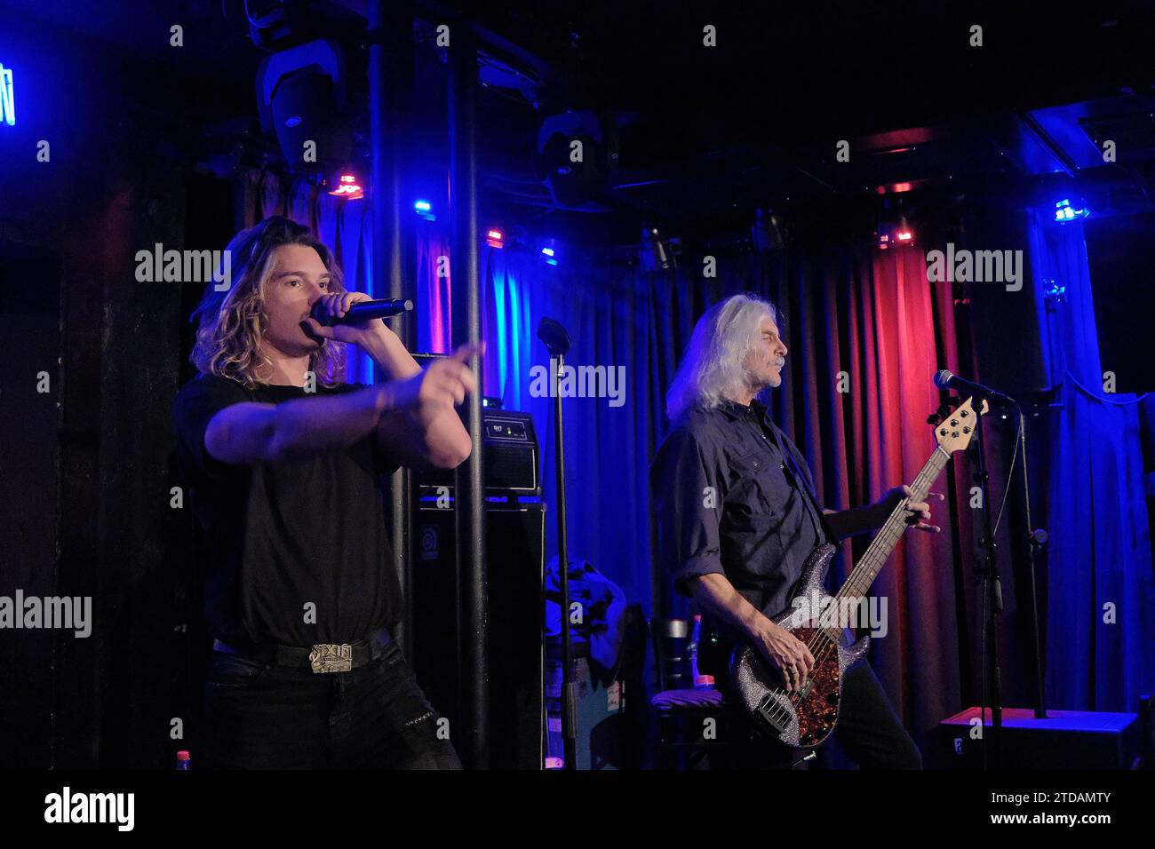 10.12.2023 xkhx Kassel, Theaterstübchen Konzert Molly Hatchet itarre ...