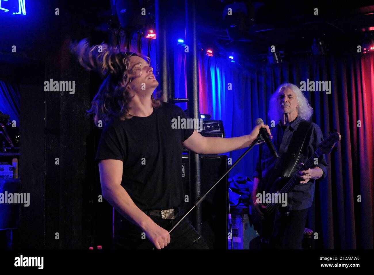 10.12.2023 xkhx Kassel, Theaterstübchen Konzert Molly Hatchet itarre ...