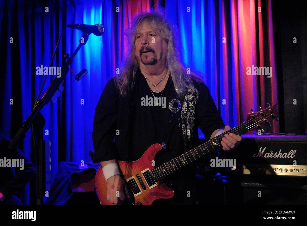 10.12.2023 xkhx Kassel, Theaterstübchen Konzert Molly Hatchet itarre ...