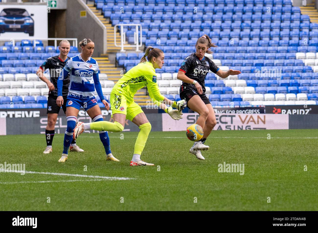 Reading goalkeeper hi-res stock photography and images - Alamy