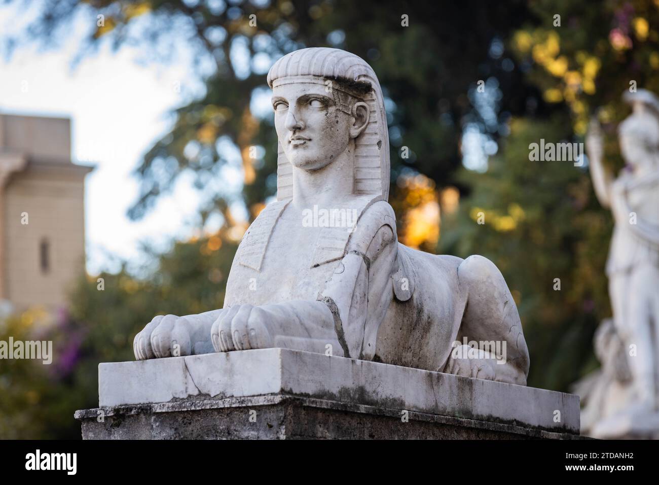 Statue of sphinx hi-res stock photography and images - Alamy