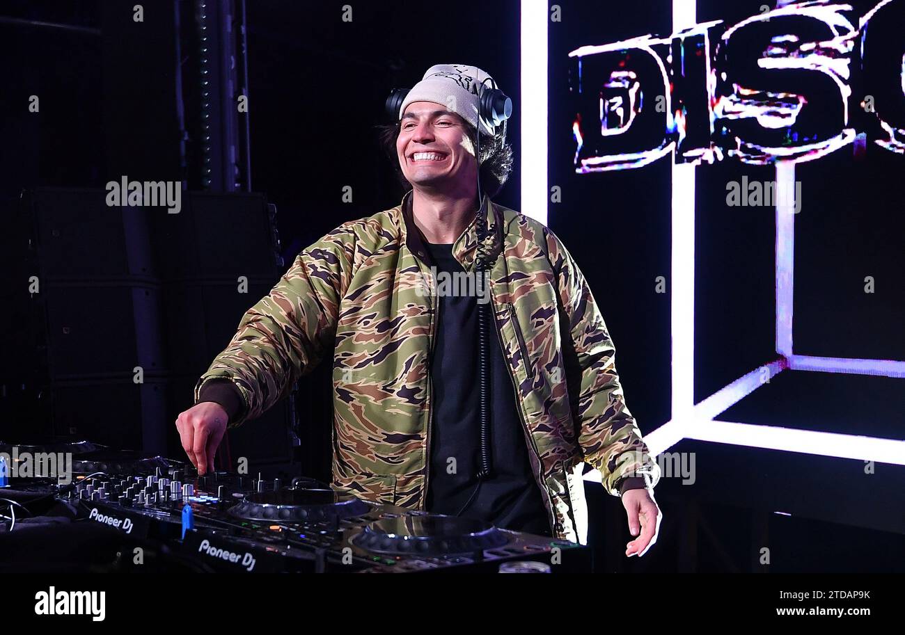 Olympic Valley, USA. 16th Dec, 2023. Disco Lines - Thadeus Labuszewski ...