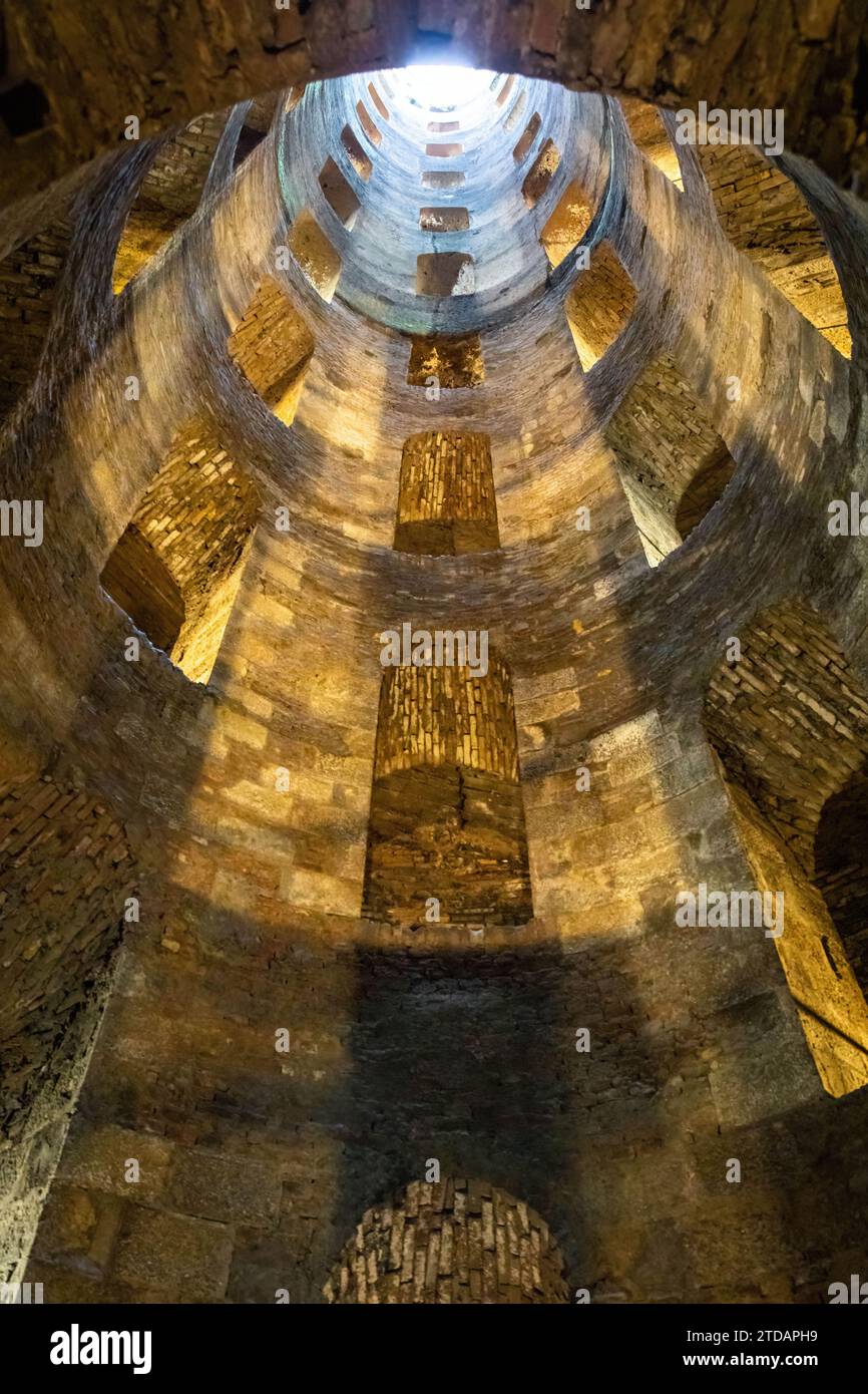 Saint patrick well hi-res stock photography and images - Alamy