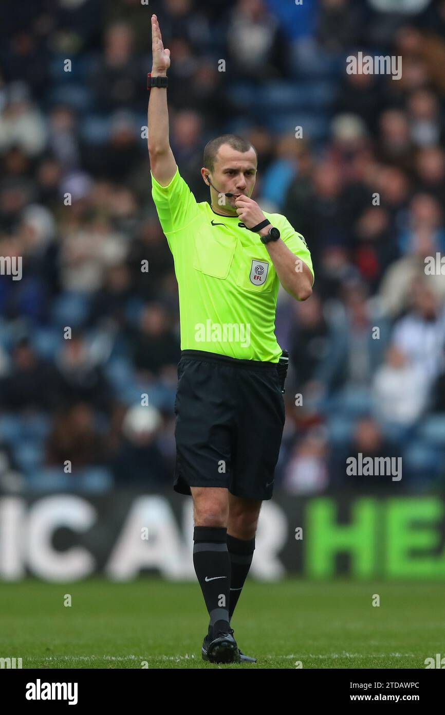 Referee Andrew Kitchen during the Sky Bet Championship match West ...