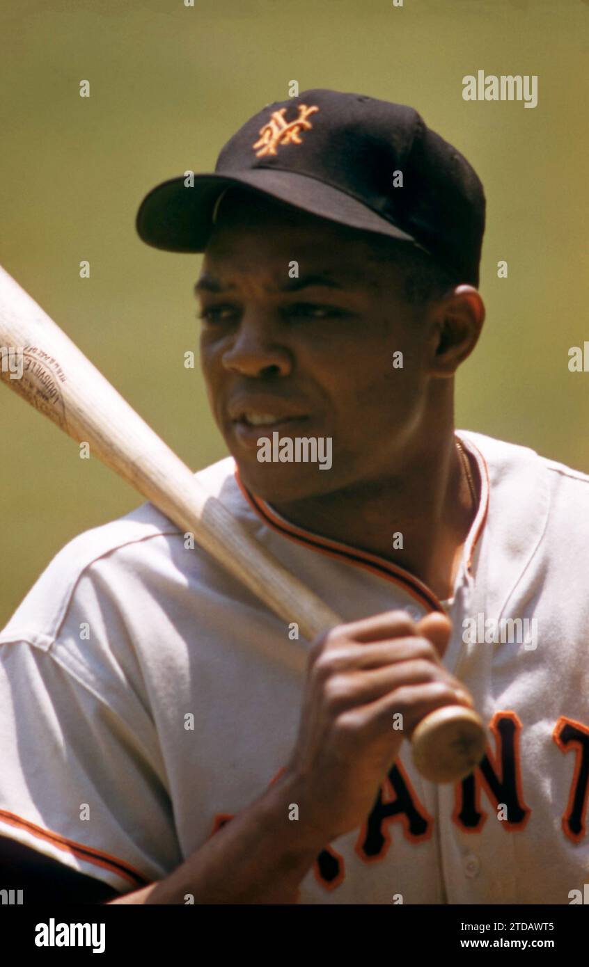 NEW YORK, NY - 1957: Willie Mays #24 of the New York Giants poses for a ...