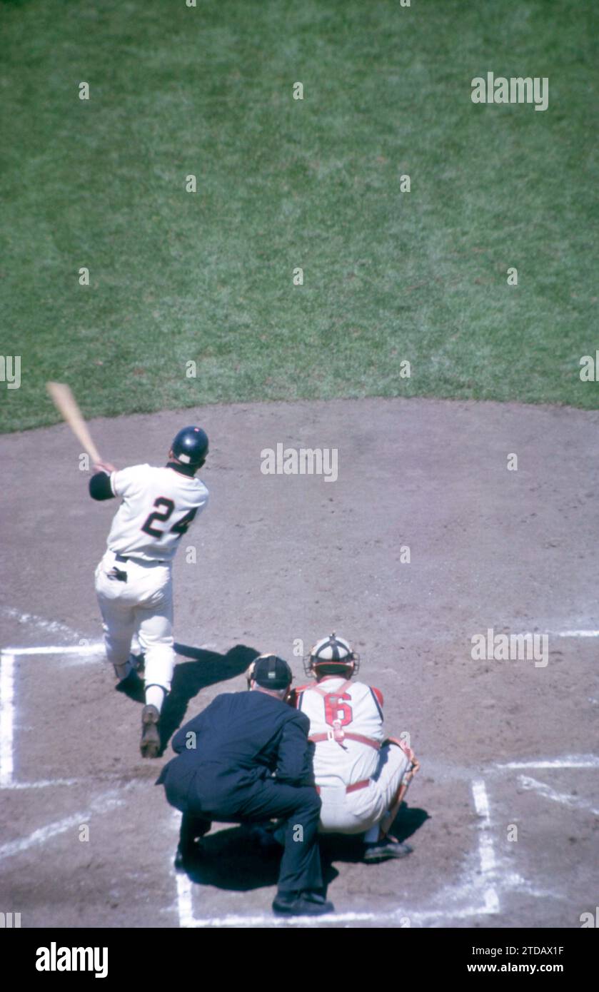 SAN FRANCISCO, CA - AUGUST, 1962: Willie Mays #24 of the San Francisco ...