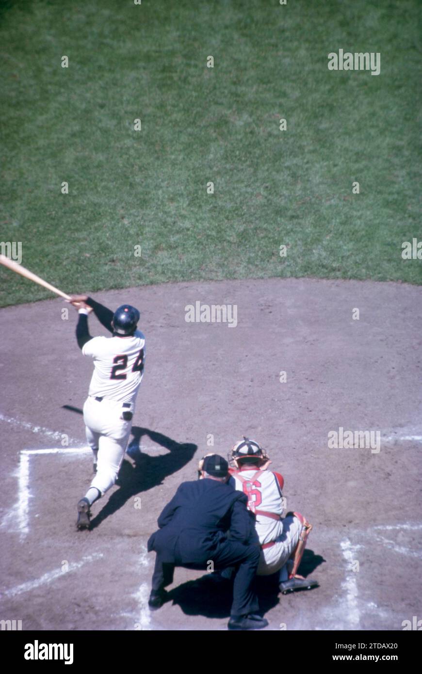 SAN FRANCISCO, CA - AUGUST, 1962: Willie Mays #24 of the San Francisco ...