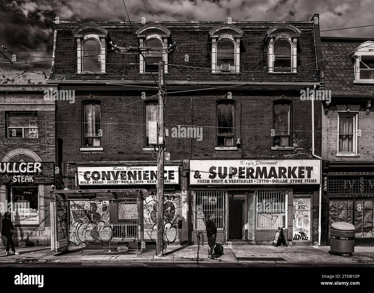 Vintage storefronts hi-res stock photography and images - Alamy