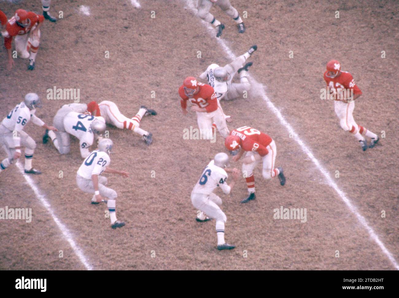 DALLAS, TX - NOVEMBER 12: Johnny Robinson #42 of the Dallas Texans runs ...
