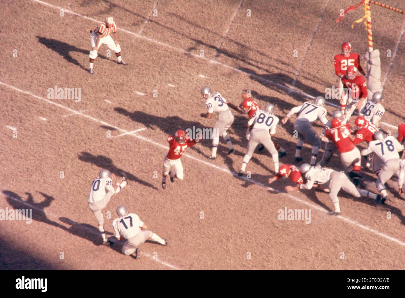 American pro football goal hi-res stock photography and images - Alamy