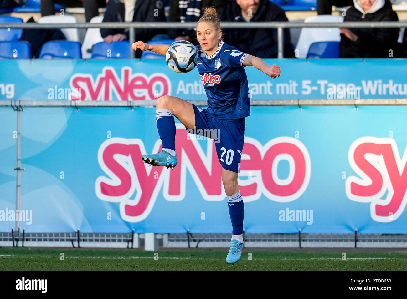 Leonie Maier (TSG, 20), am Ball, Freisteller, Ganzkörper, Einzelbild, Einzelfoto, Aktion, Action ...