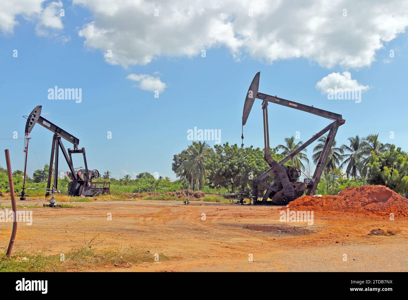 CABIMAS-ZULIA-VENEZUELA. 23-11-30 Oil pumping hammers are seen in an ...