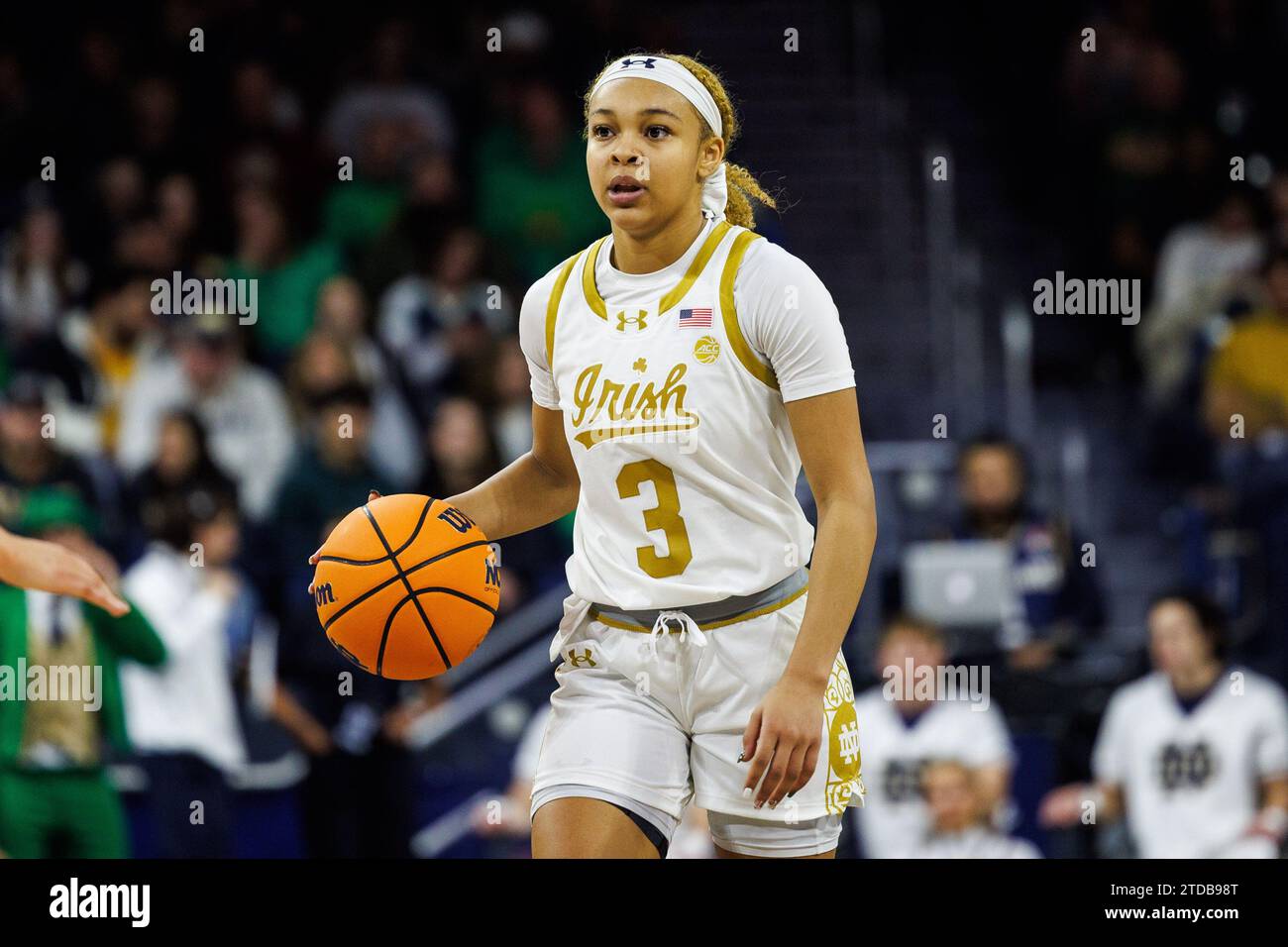 South Bend, Indiana, USA. 17th Dec, 2023. Notre Dame guard Hannah Hidalgo (3) directs the ...