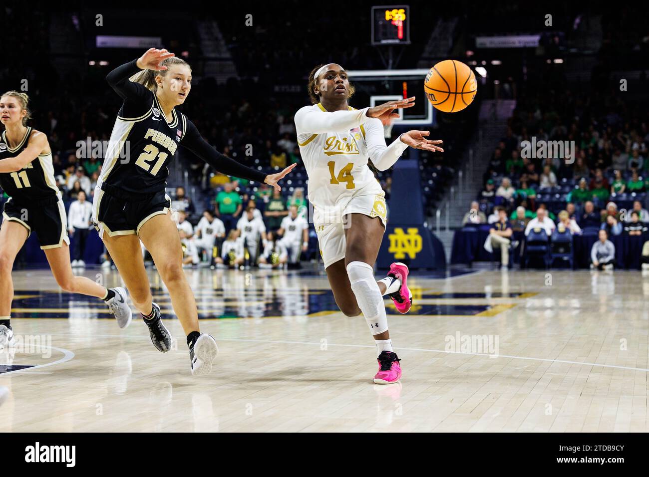 South Bend, Indiana, USA. 17th Dec, 2023. Notre Dame guard KK Bransford ...