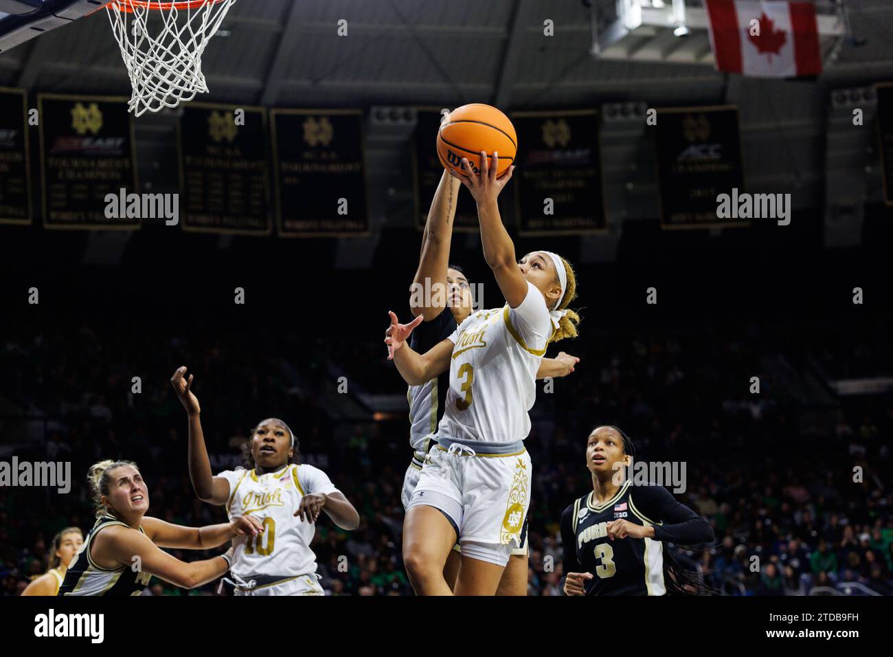South Bend, Indiana, USA. 17th Dec, 2023. Notre Dame guard Hannah Hidalgo (3) goes up for a shot ...