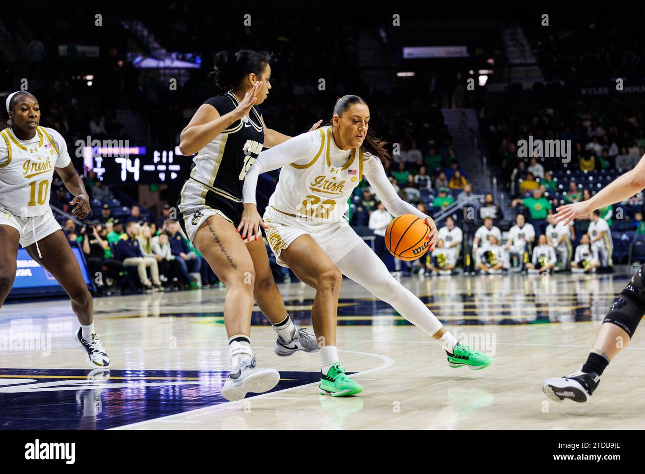 South Bend, Indiana, USA. 17th Dec, 2023. Notre Dame forward Kylee ...