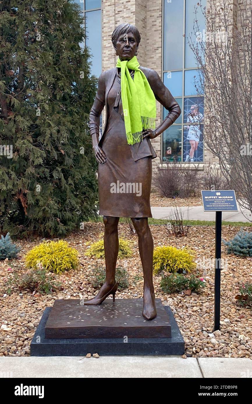 South Bend, Indiana, USA. 17th Dec, 2023. Notre Dame Hall of Fame coach ...