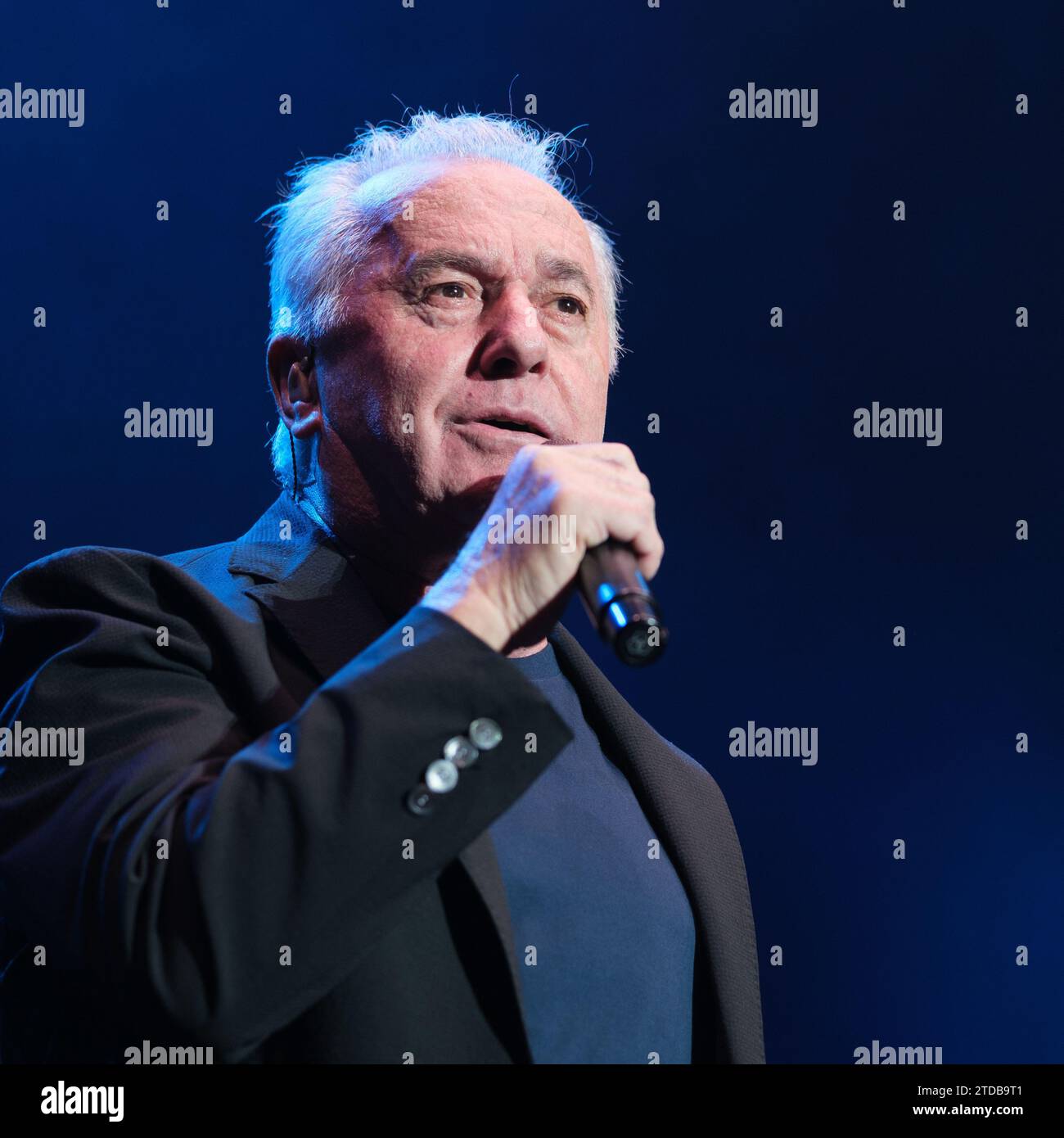 The singer Víctor Manuel performs during the end of tour concert at the ...