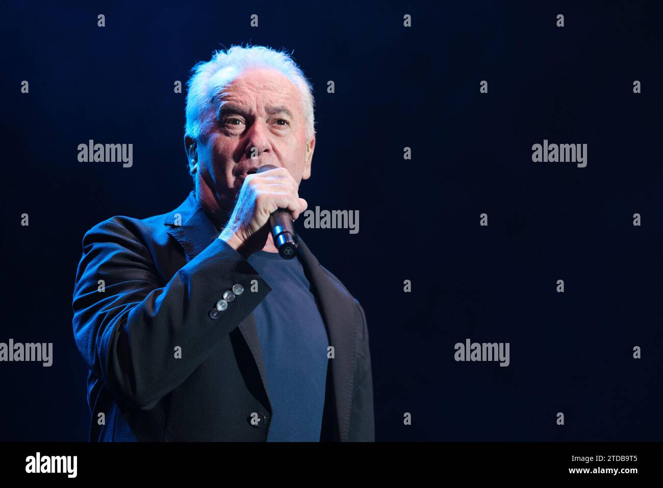 The singer Víctor Manuel performs during the end of tour concert at the ...