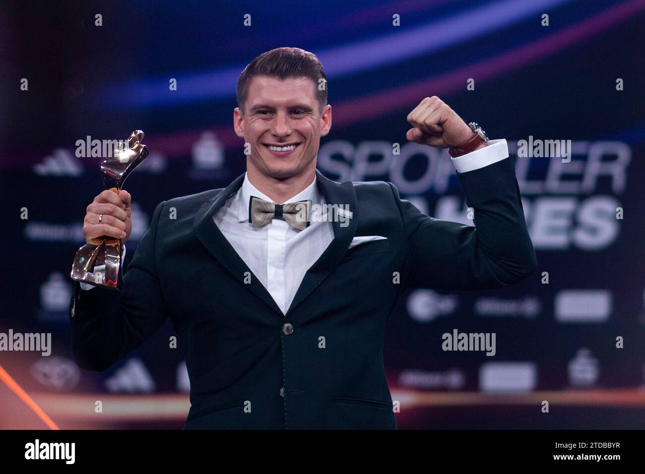 Lukas Dauser (Turnen) mit Preis fuer den Sieg, GER, Sportler des Jahres ...