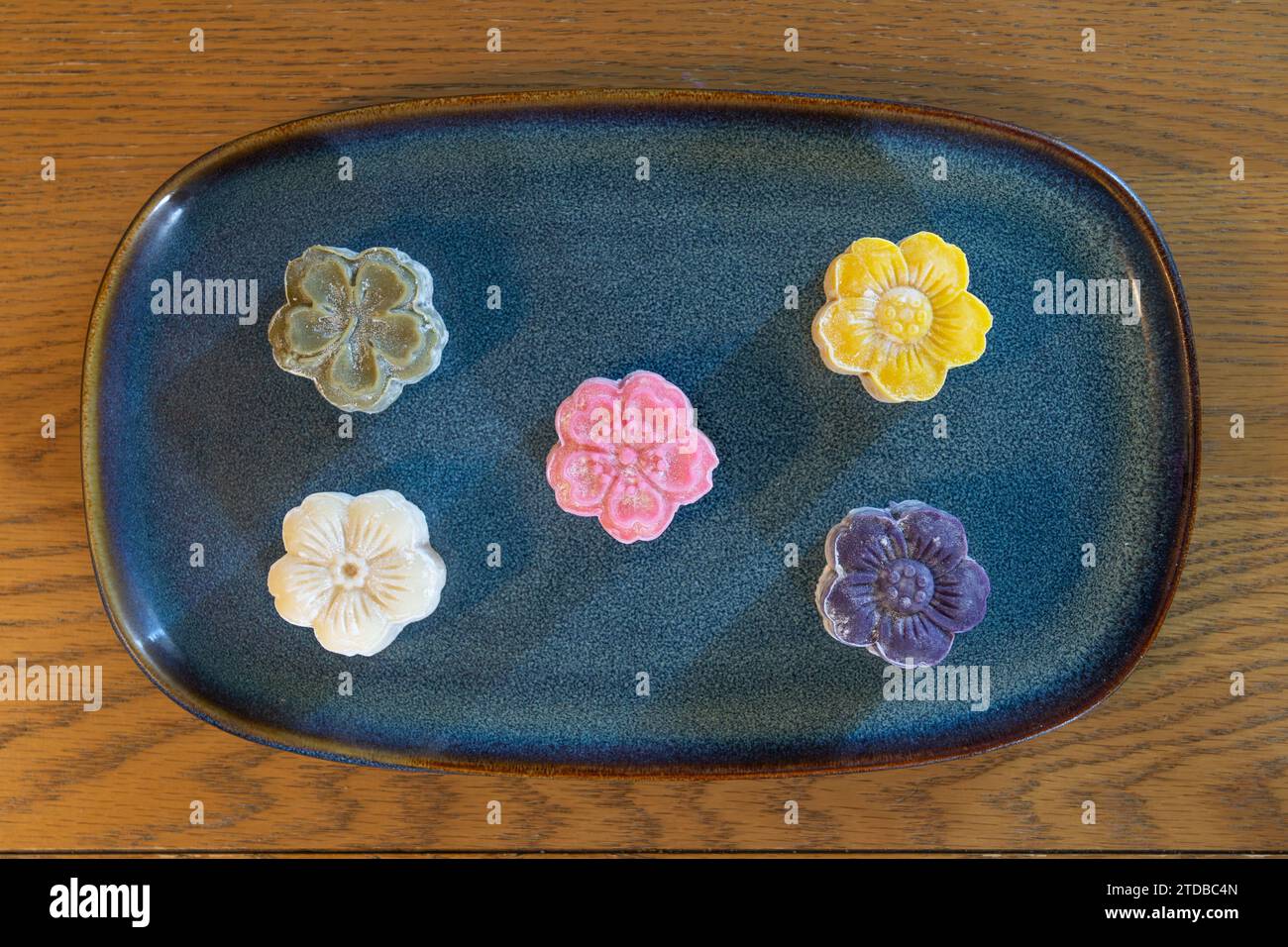 Red bean cake and chestnut cake hi-res stock photography and images - Alamy