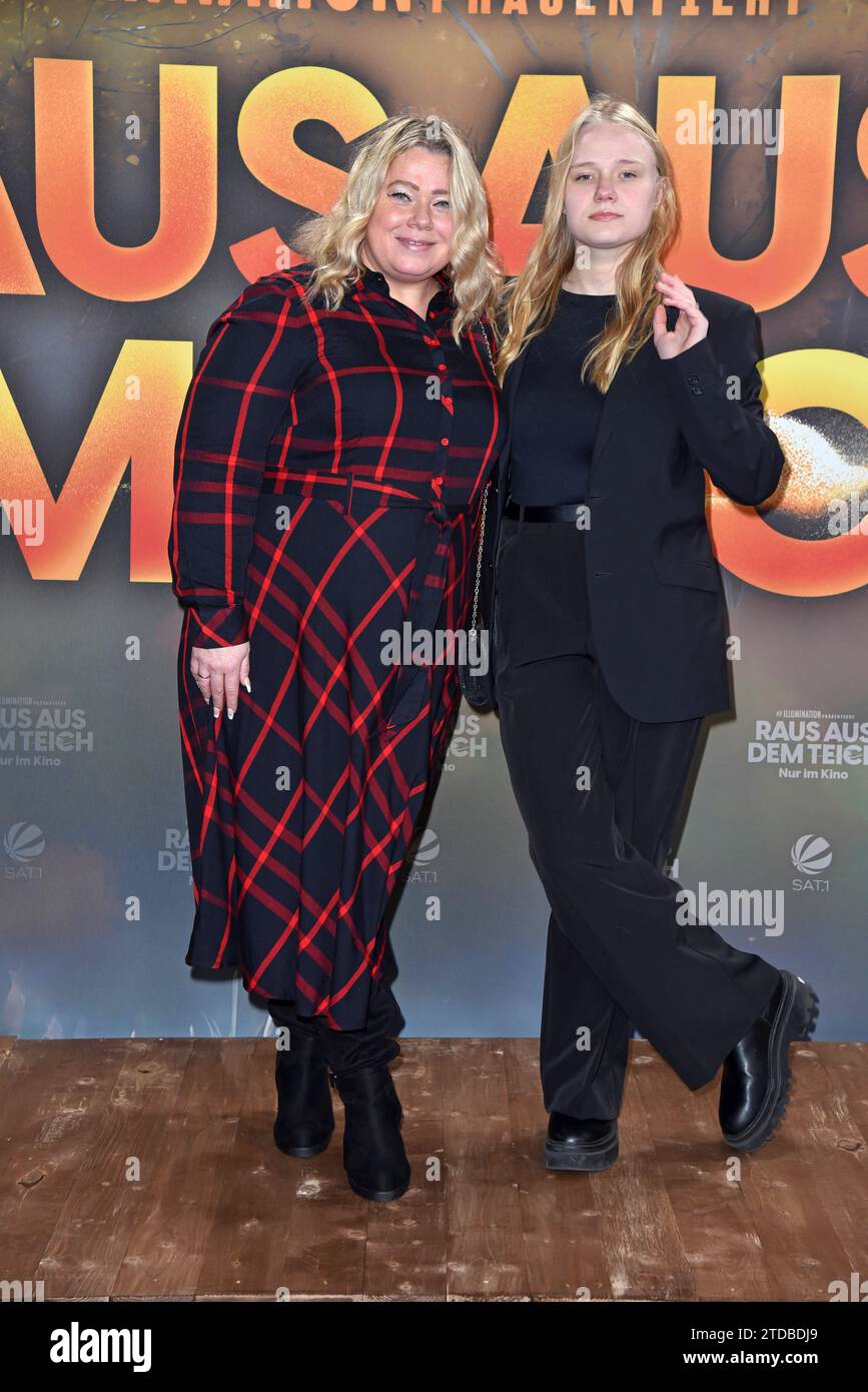 Karina Kipp mit Tochter Liora Kipp bei der Deutschlandpremiere von RAUS ...