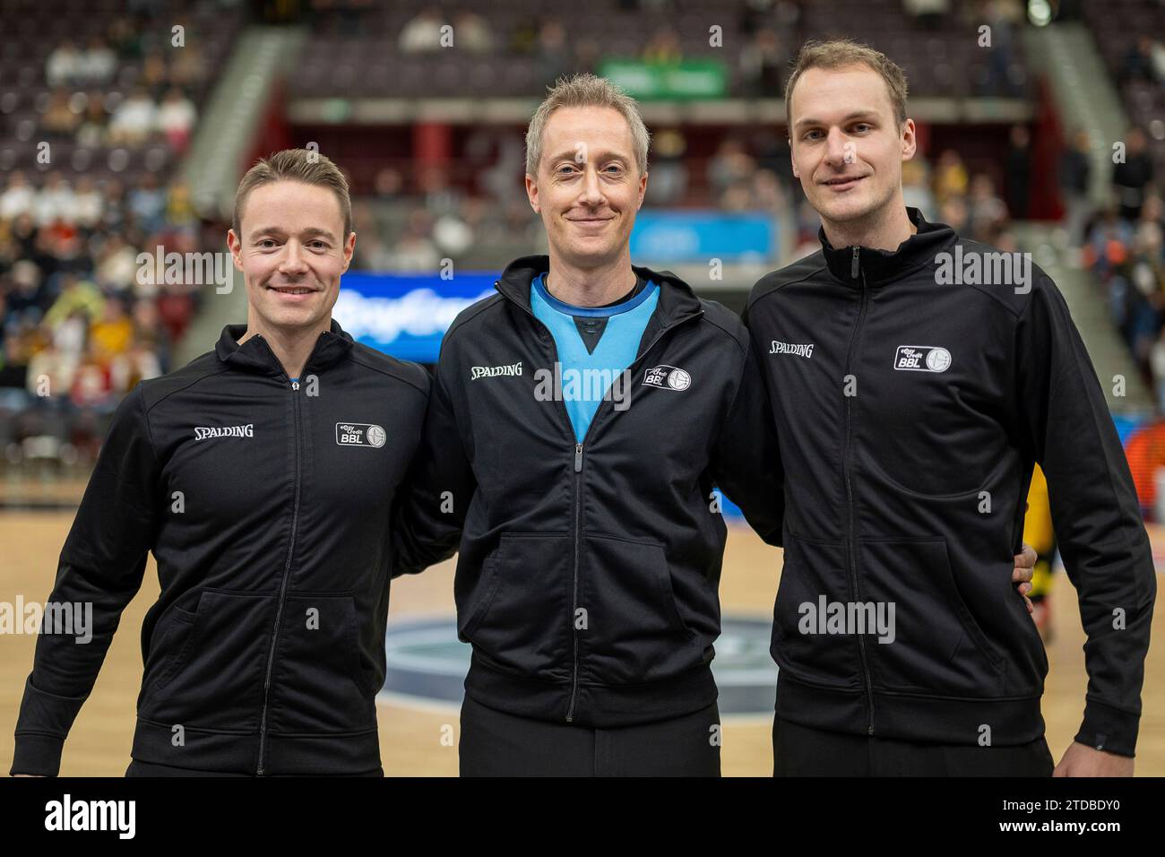 Ludwigsburg, Deutschland. 17th Dec, 2023. Schiedsrichter Gespann ...