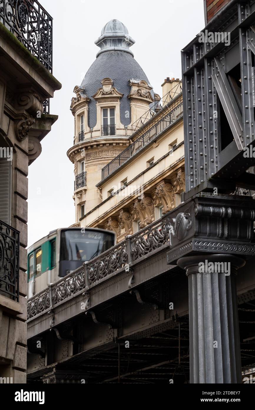 Line 6 metro train passing between buildings in the center of Paris ...