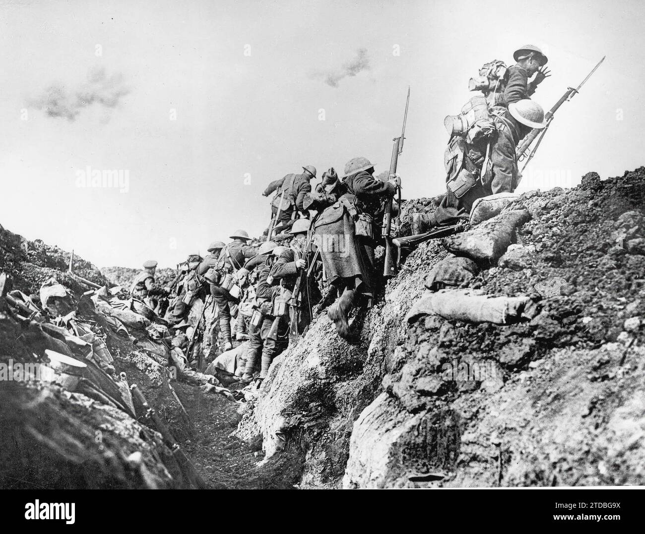 01/31/1917. On the Western Front. Canadian soldiers leaving their ...
