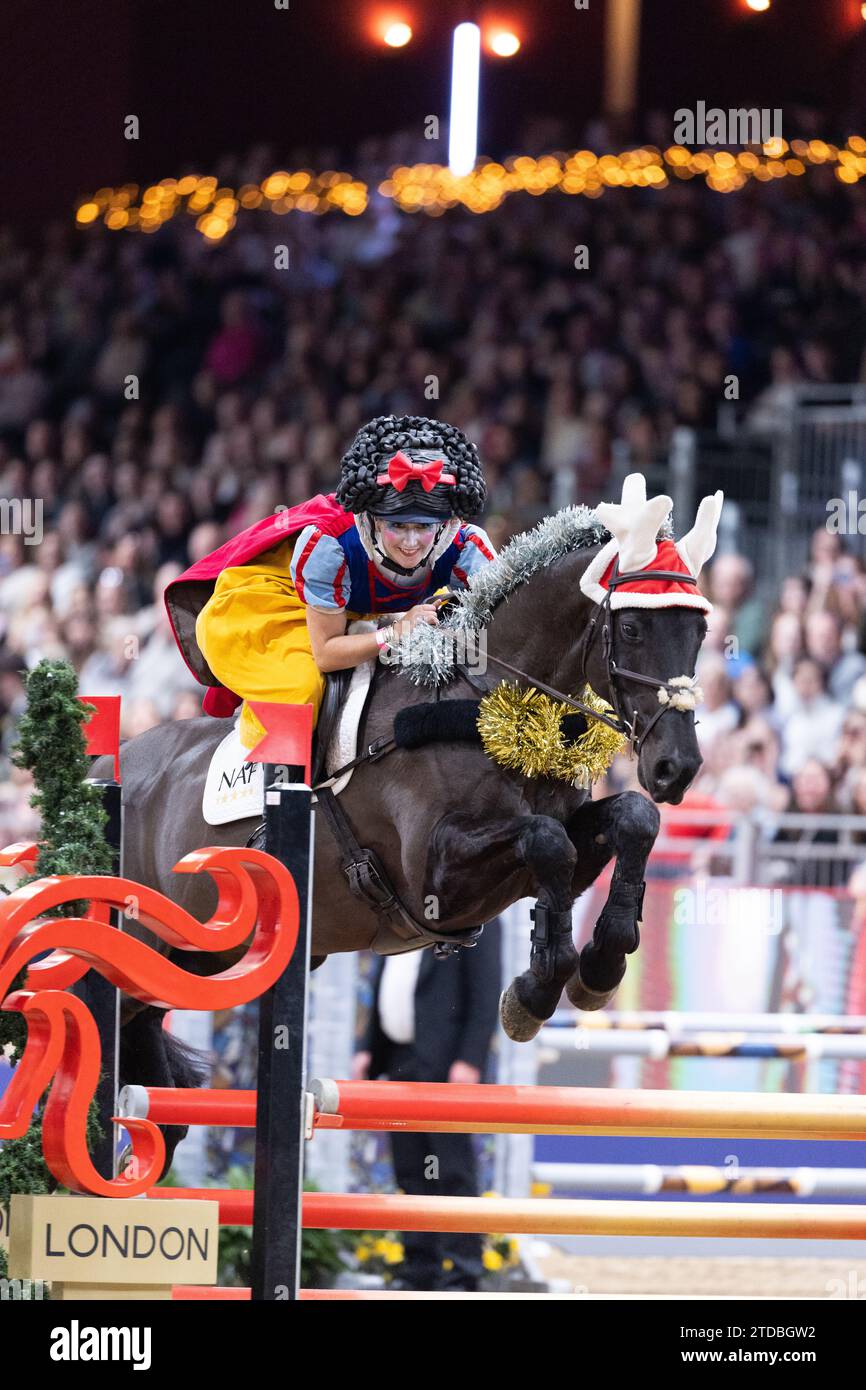 London, UK. December 17, 2023. Laura Collett and Tom McEwen dressed as ...