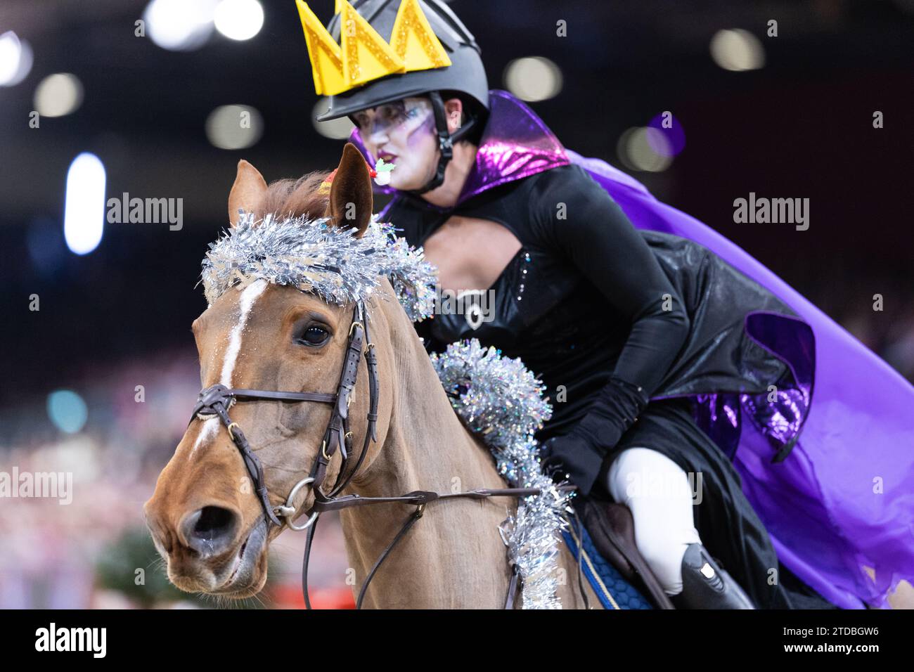London, UK. December 17, 2023. Laura Collett and Tom McEwen dressed as ...