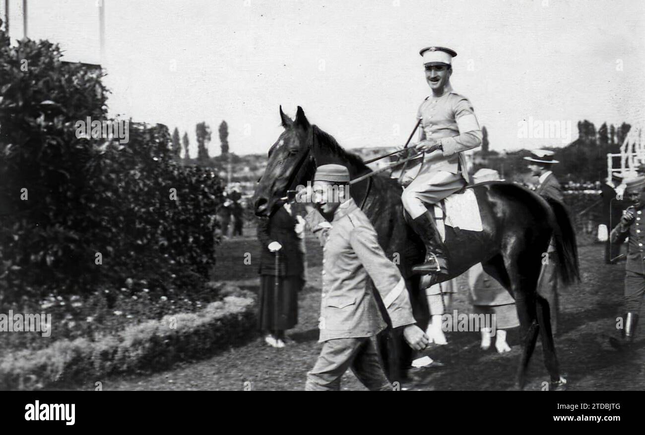 Madrid. 05/23/1918. Mr. Álvarez de Bohorques, rider on the horse ...