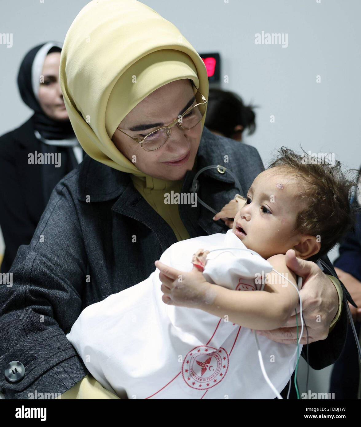 Emine Erdogan, wife of the Turkish President, visits children from Gaza ...