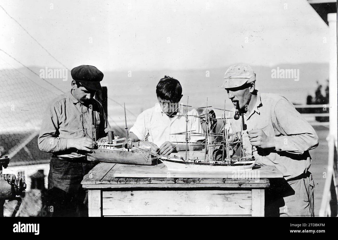 05/31/1918. In a concentration camp. Three Prisoners of War Busy ...