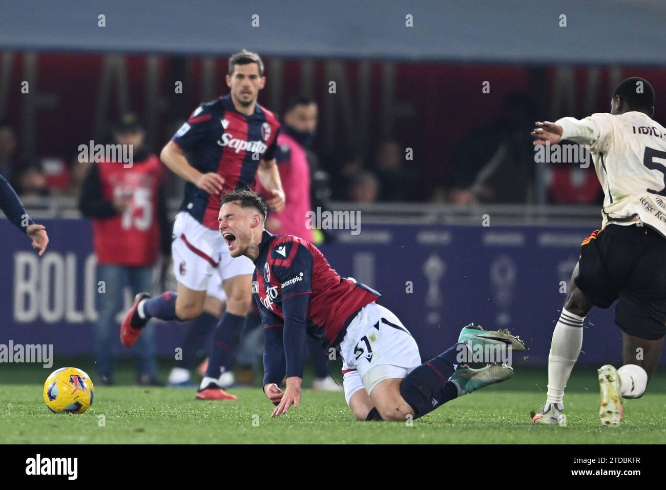 Bologna, Italy. 17 December, 2023. Sam Beukema (Bologna)Evan N Dicka ...