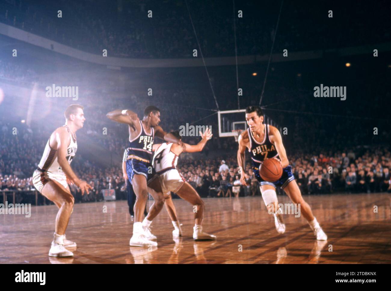 NEW YORK, NY - NOVEMBER 3: Ernie Beck #7 of the Philadelphia Warriors ...