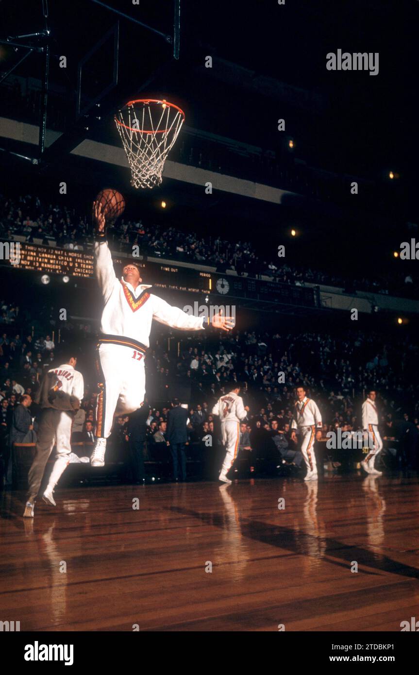 NEW YORK, NY - NOVEMBER 3: Jack George #17 of the Philadelphia Warriors ...
