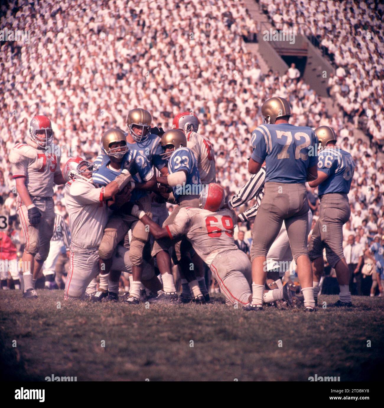 LOS ANGELES, CA - OCTOBER 6: Ezell Singleton #20 and Kermit Alexander ...