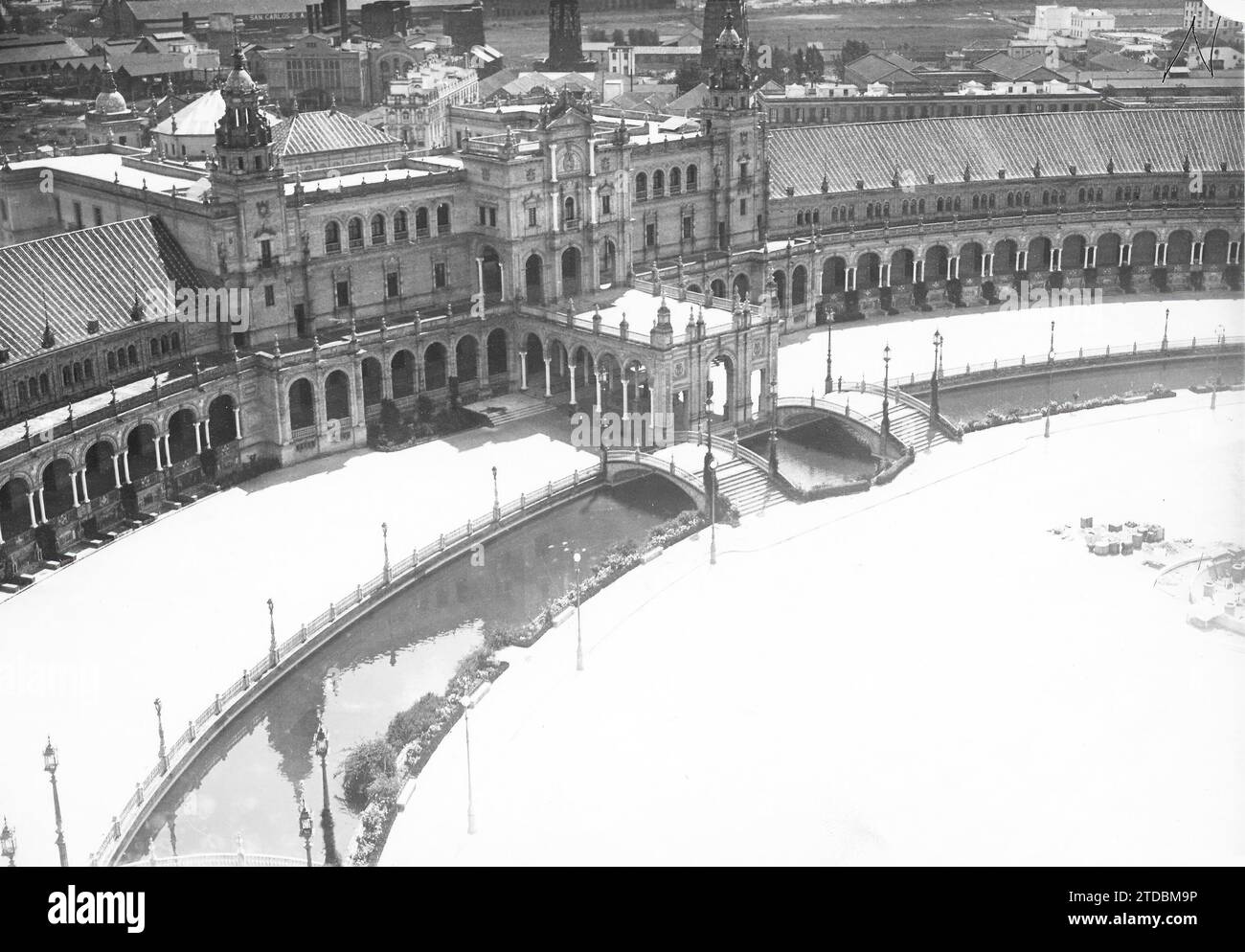 Seville. 1930 (CA.) The Plaza de España covered in snow. Credit: Album ...