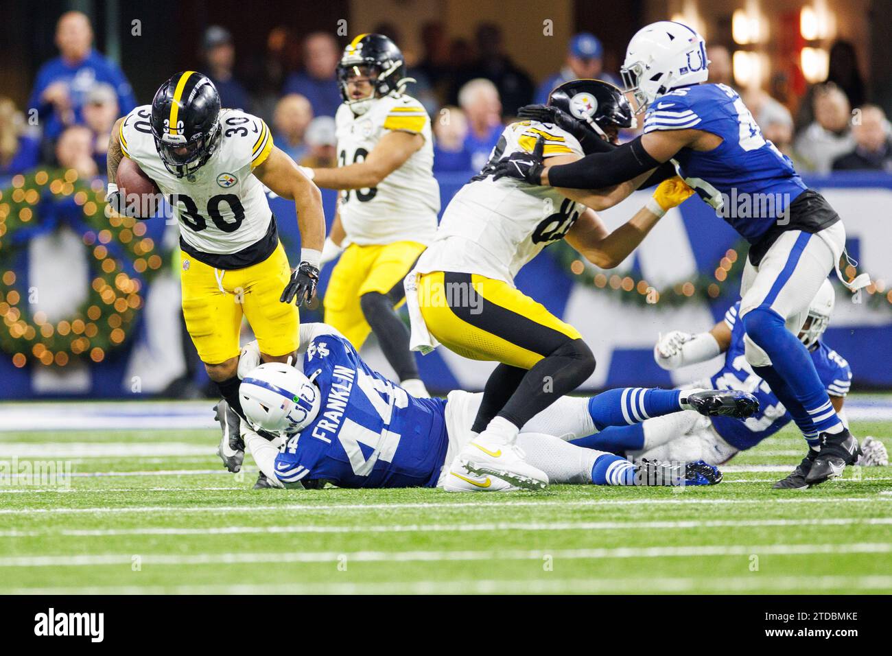 Indianapolis, Indiana, USA. 16th Dec, 2023. Indianapolis Colts linebacker Zaire Franklin (44 ...