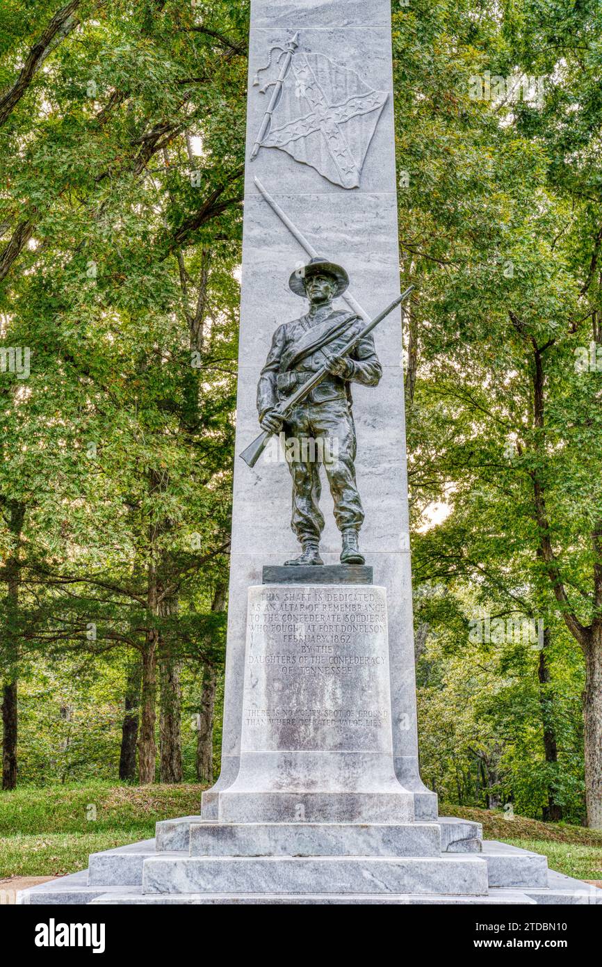 Infantry Soldier statue on the Confederate Memorial at Fort Donelson ...
