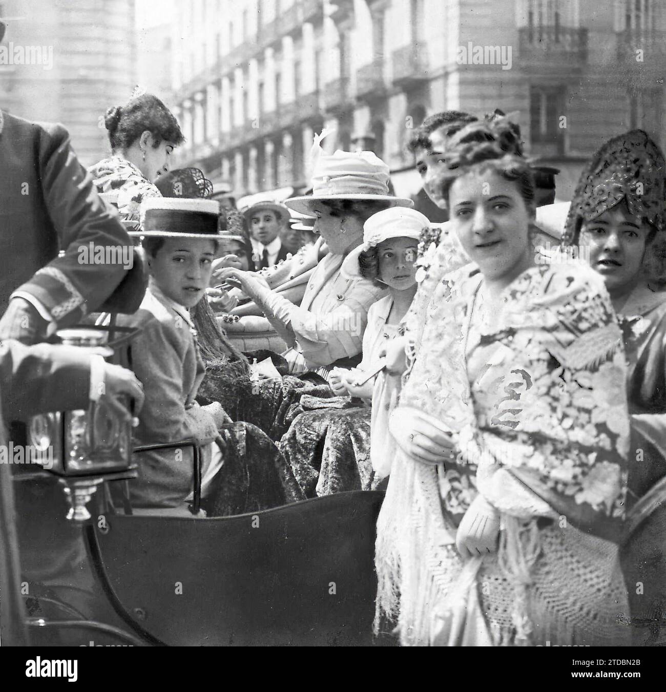 Queen victoria walking hi-res stock photography and images - Alamy