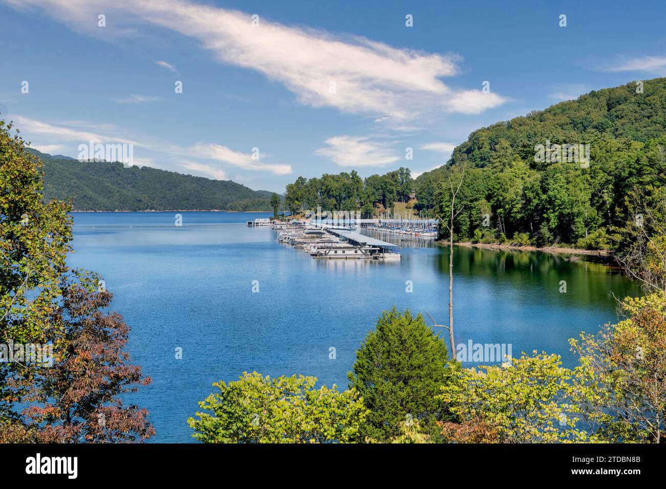 Lakeshore and marina of Lake Watuga in Cherokee National Forest ...