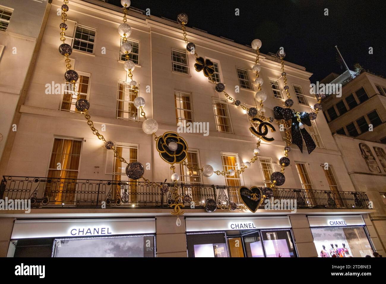 Bond street window displays hi-res stock photography and images - Alamy