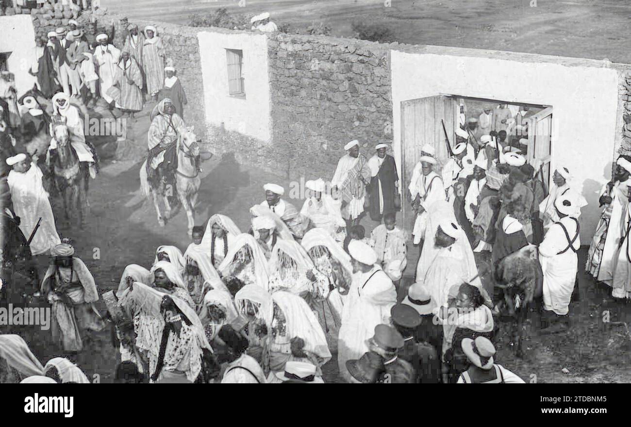 08/31/1916. A destination wedding in Melilla. Moorish Women Entering ...