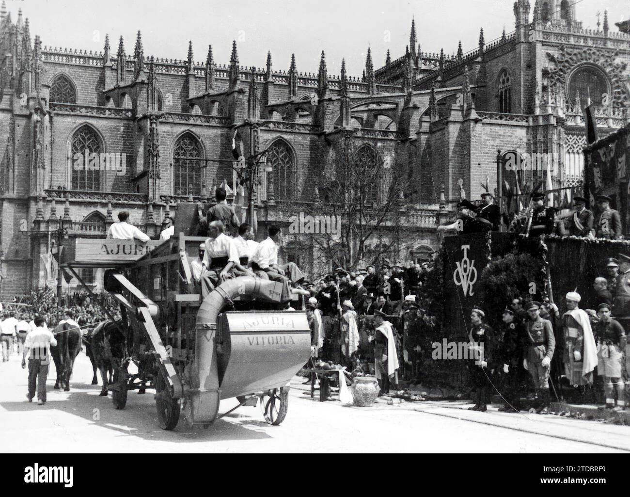 Falangist hi-res stock photography and images - Alamy