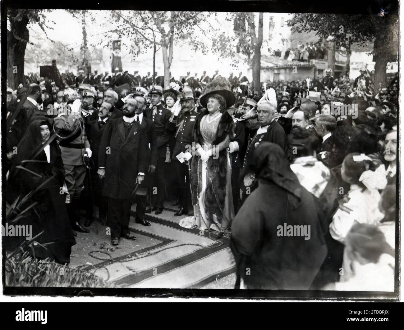 Zaragoza, 10/29/1908. D. Alfonso and Doña Victoria Eugenia inaugurating ...