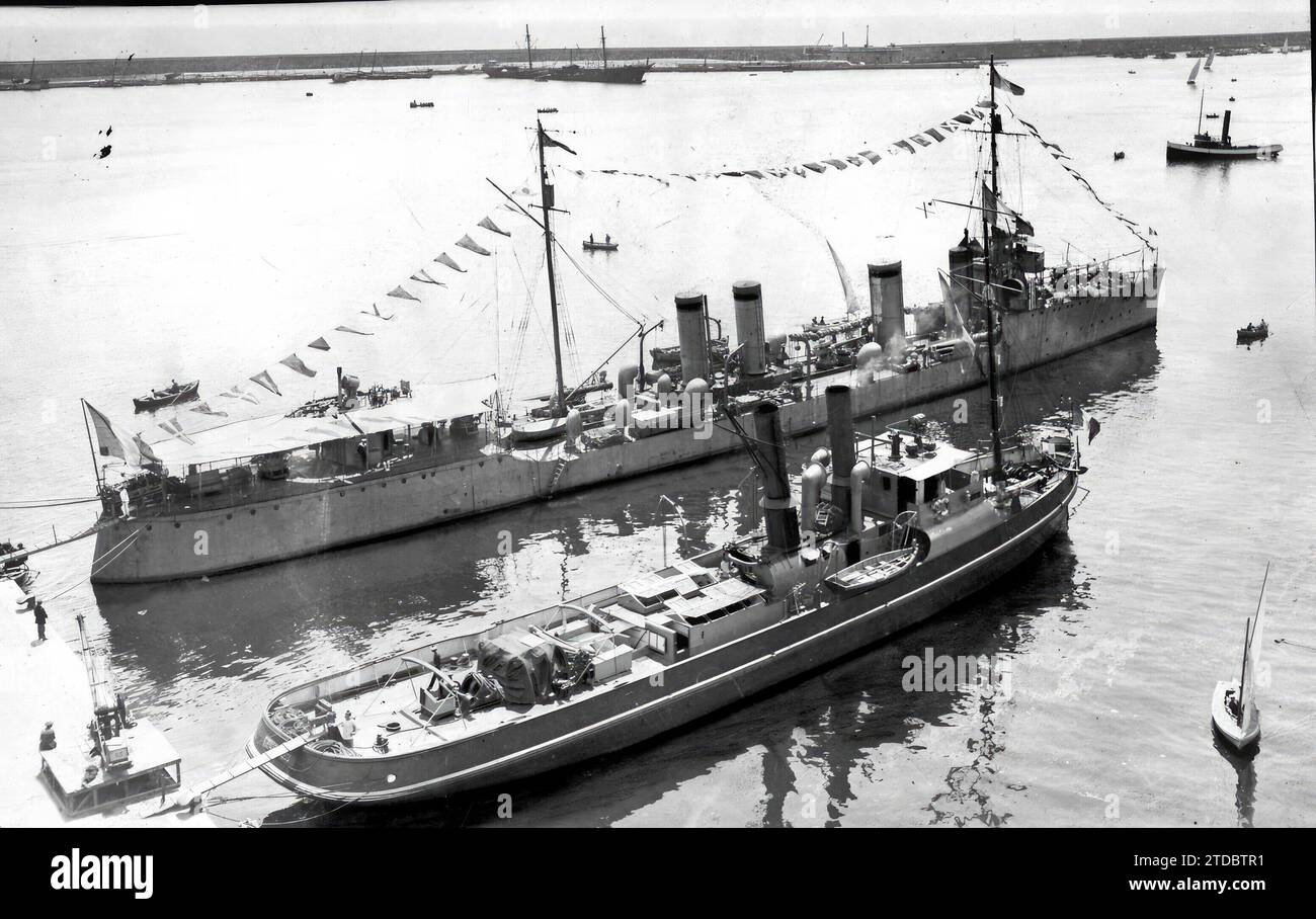 German tugboat hi-res stock photography and images - Alamy