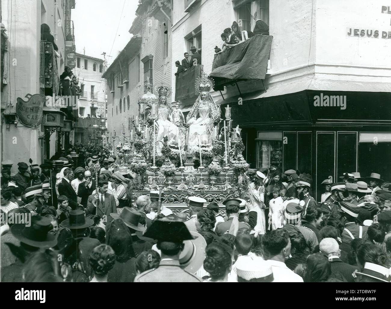 Monstrance of seville procession hi-res stock photography and images ...